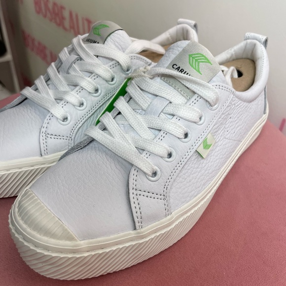Cariuma | Shoes | Cariuma White Sneakers With Green Accents | Poshmark